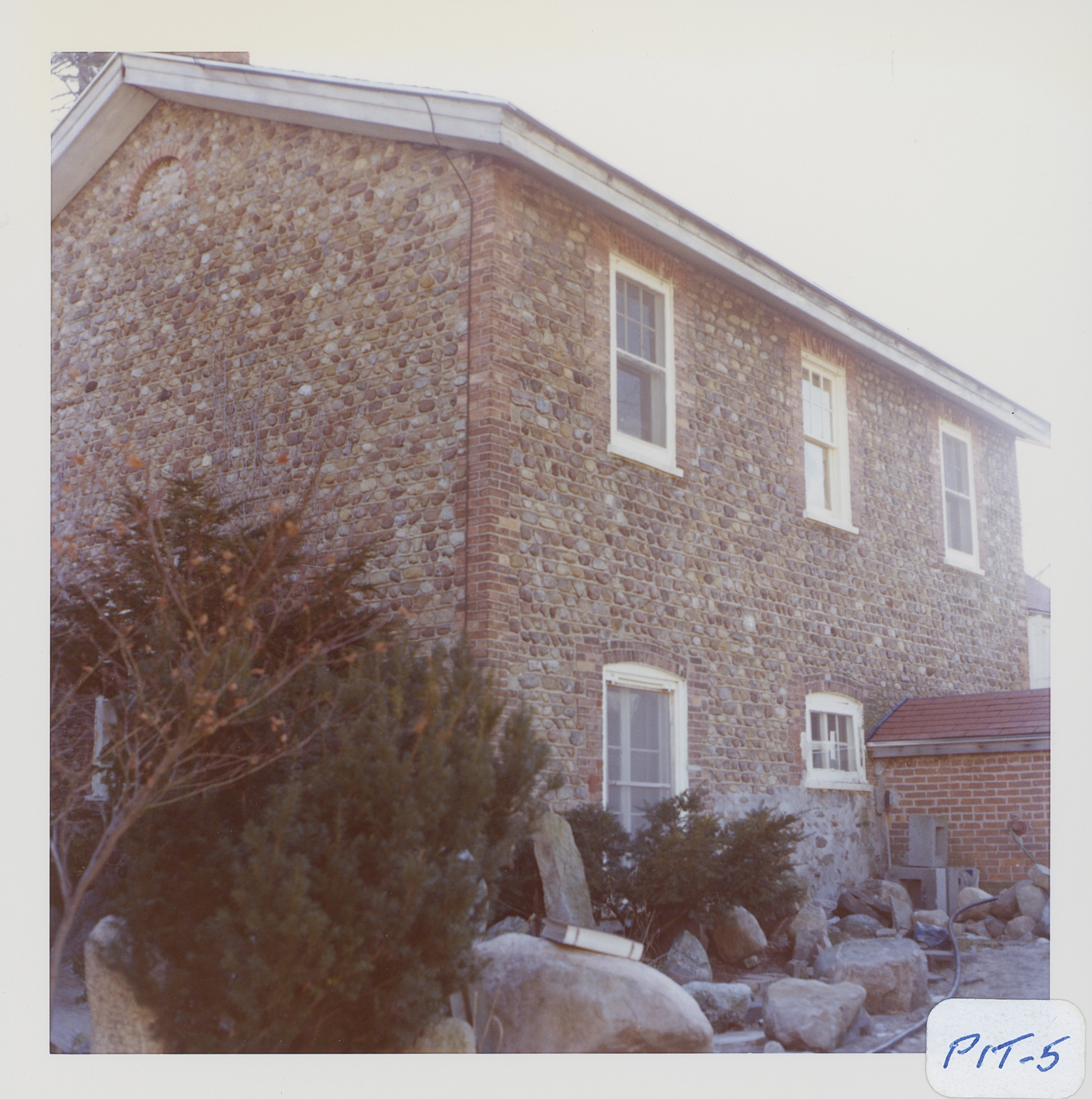 Pit-5 180903 Cobblestone Photographs Catalog